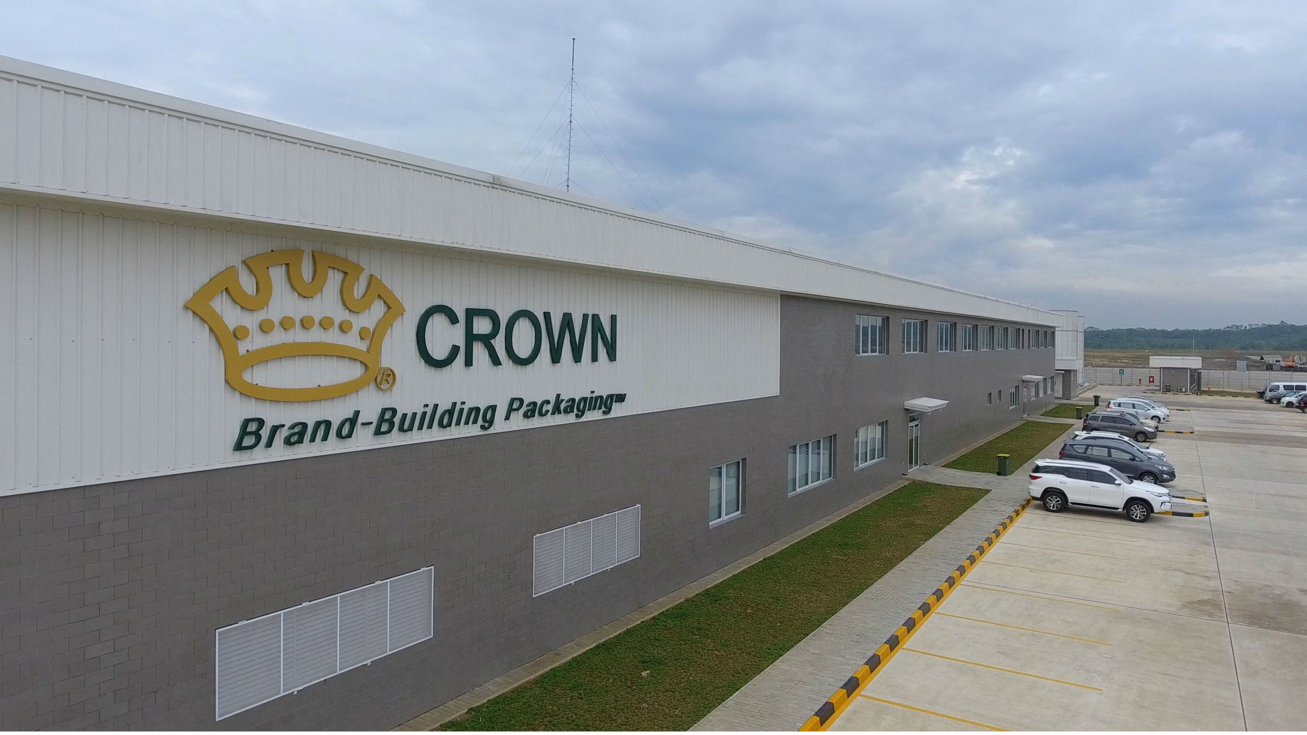 Ouganda: la Société Crown Beverages inaugure une nouvelle Usine à ...